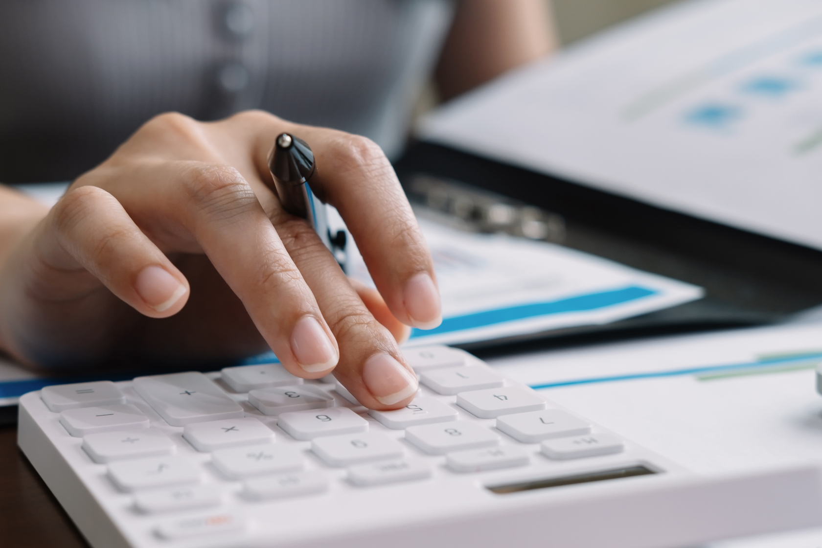 Bookkeeper vs. accountant: What's the difference, and which is better ...